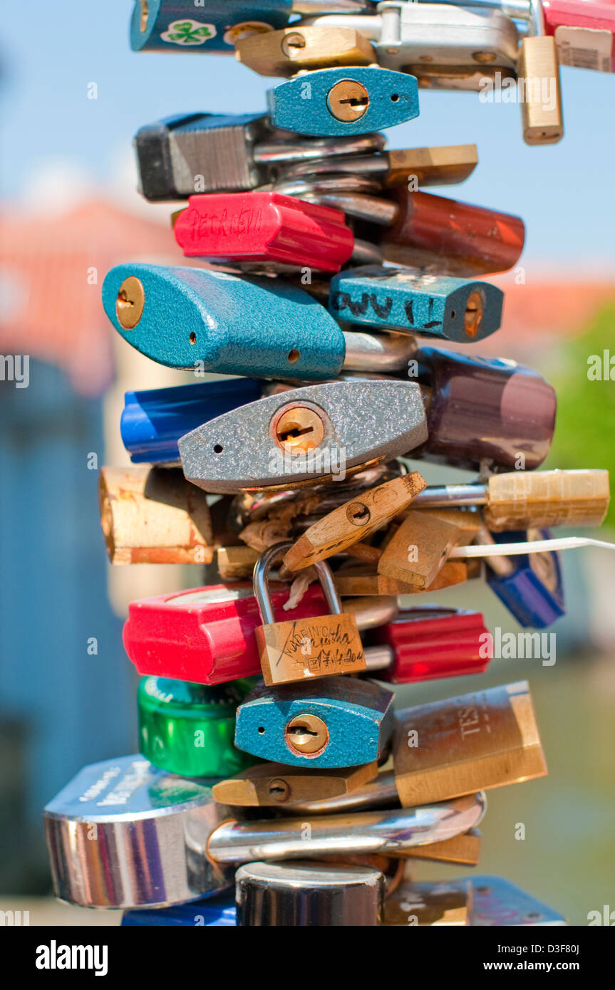 Padlock bridge in Prague, Czech Republic Stock Photo - Alamy