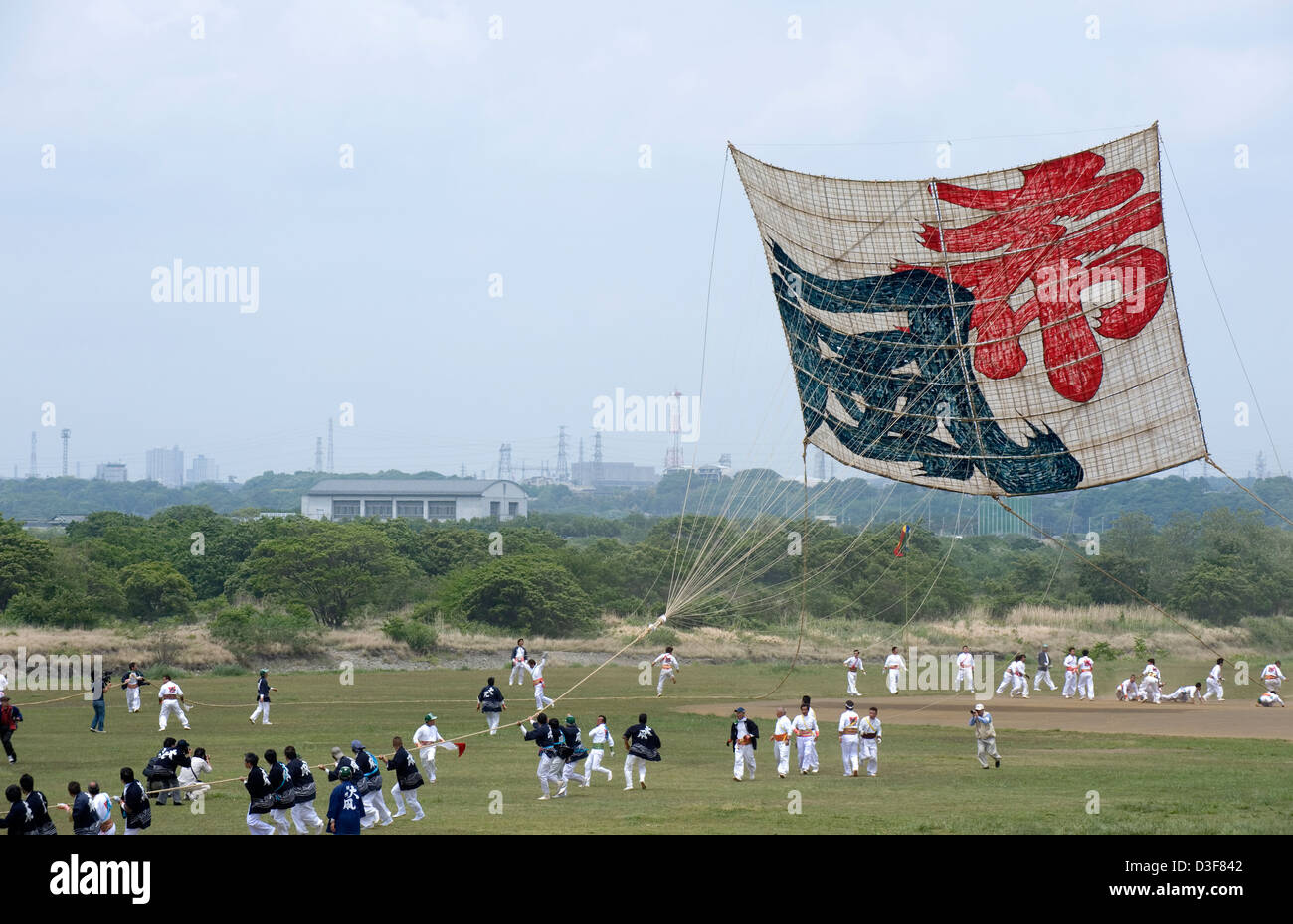 Giant paper and bamboo kite weighing 950 kilos, measuring 15 meters ...