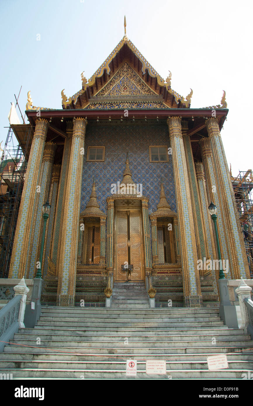 Thai palace hi-res stock photography and images - Alamy