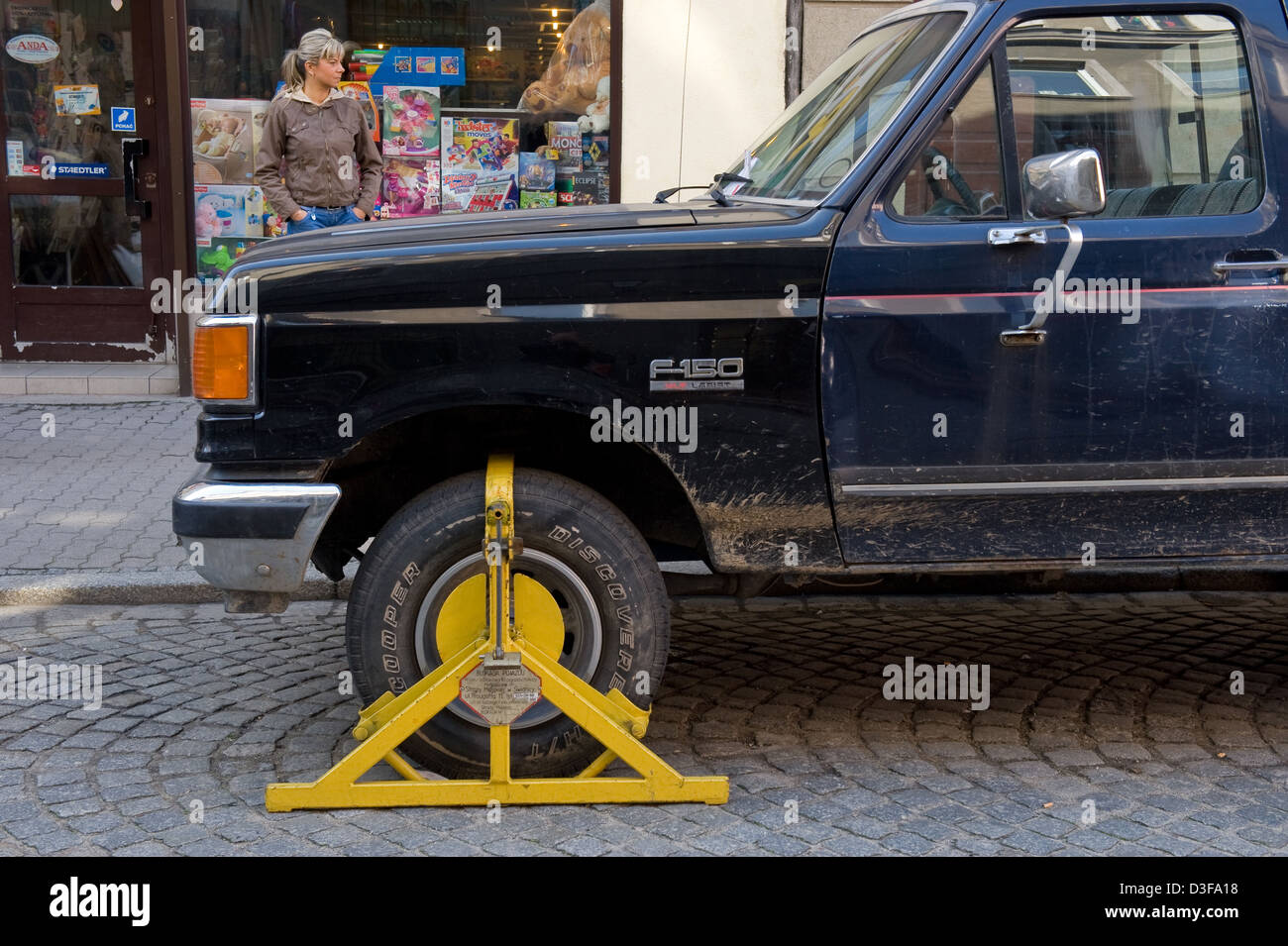 Police wheel clamp on car hi-res stock photography and images - Alamy