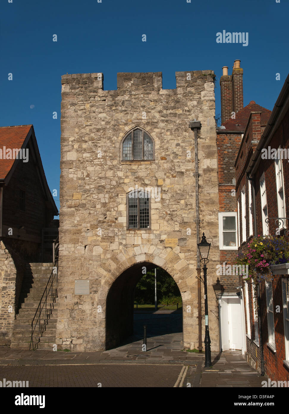 Medieval wall southampton hi-res stock photography and images - Alamy