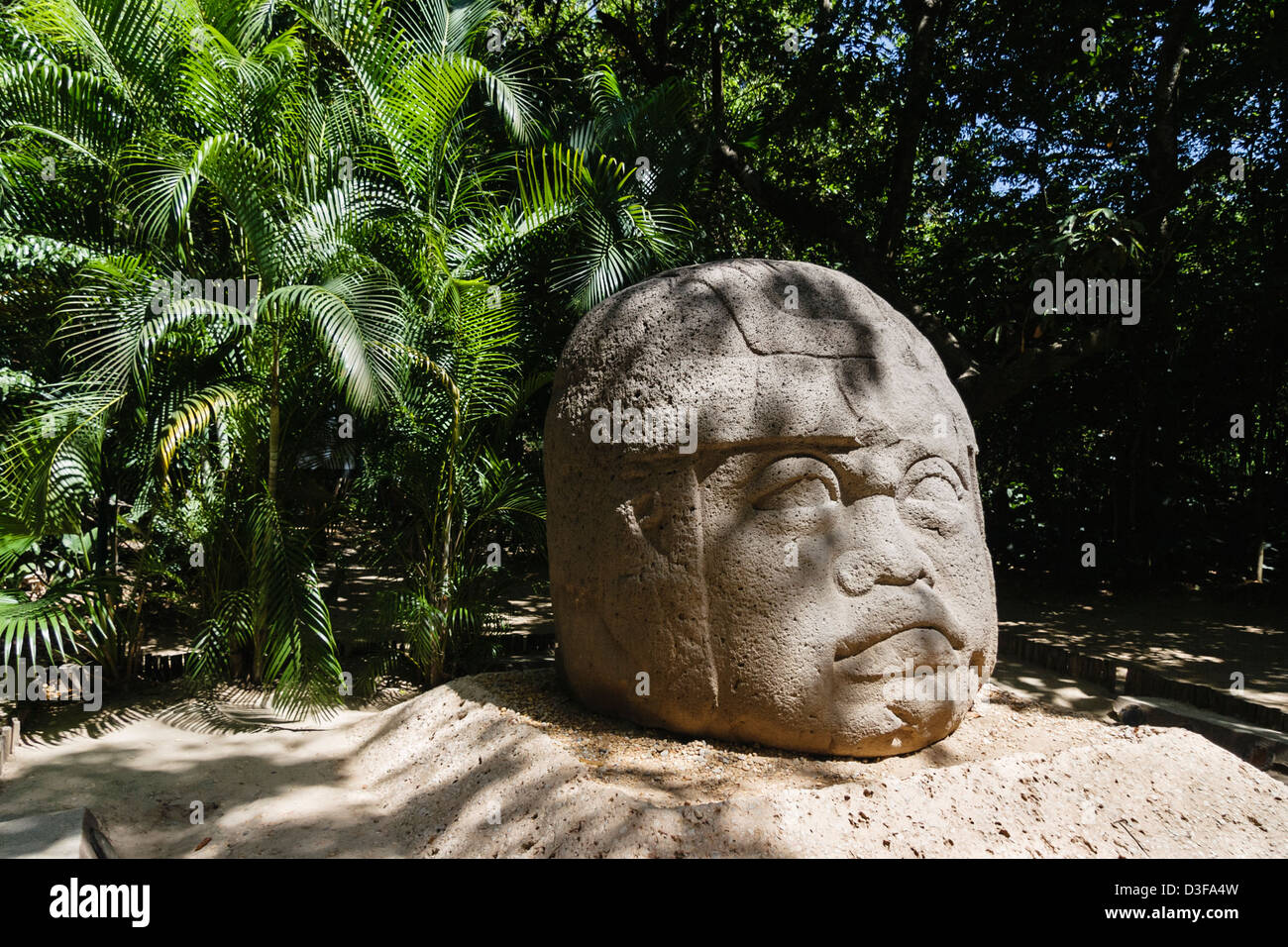 Monument 1 Olmec colossal head at La Venta. Villahermosa, Tabasco ...