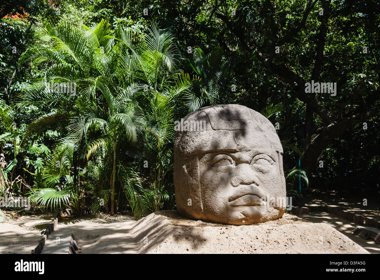 Olmec colossal head hi-res stock photography and images - Alamy