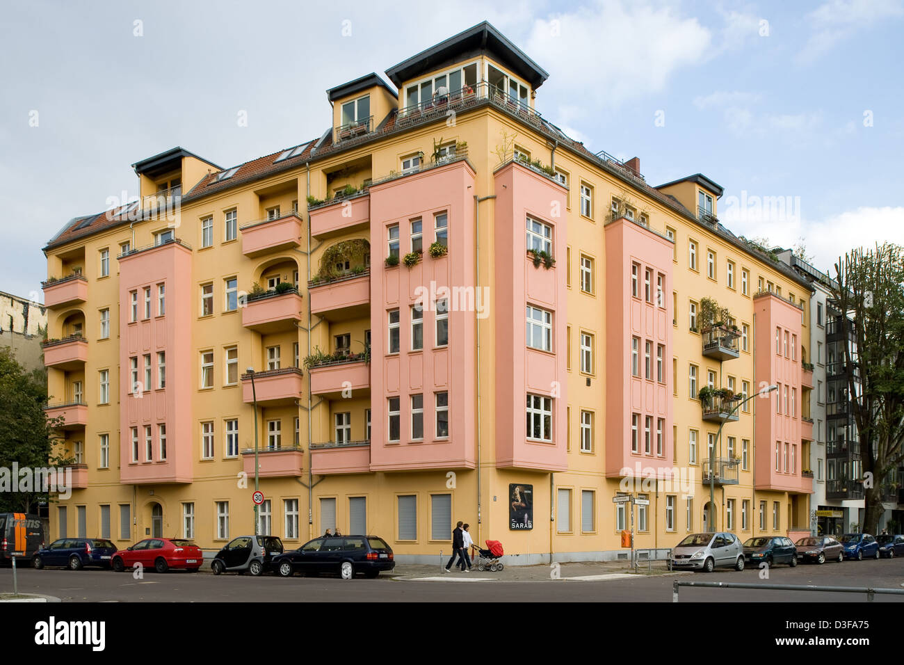Old corner building hi-res stock photography and images - Alamy