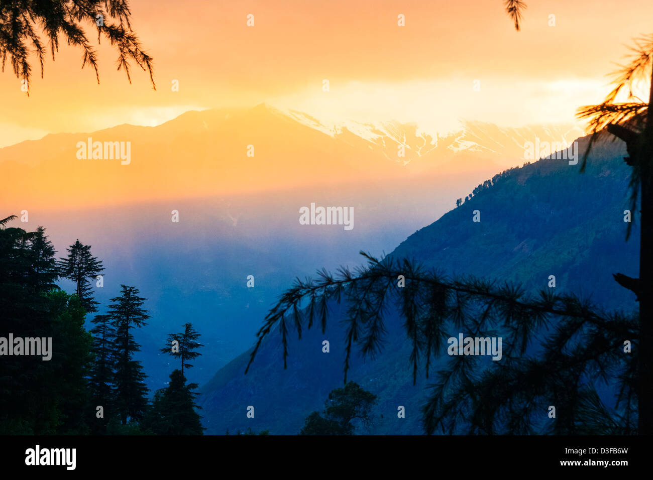Sunset light shaft over Himalaya mountains. Naggar, Kullu Valley ...