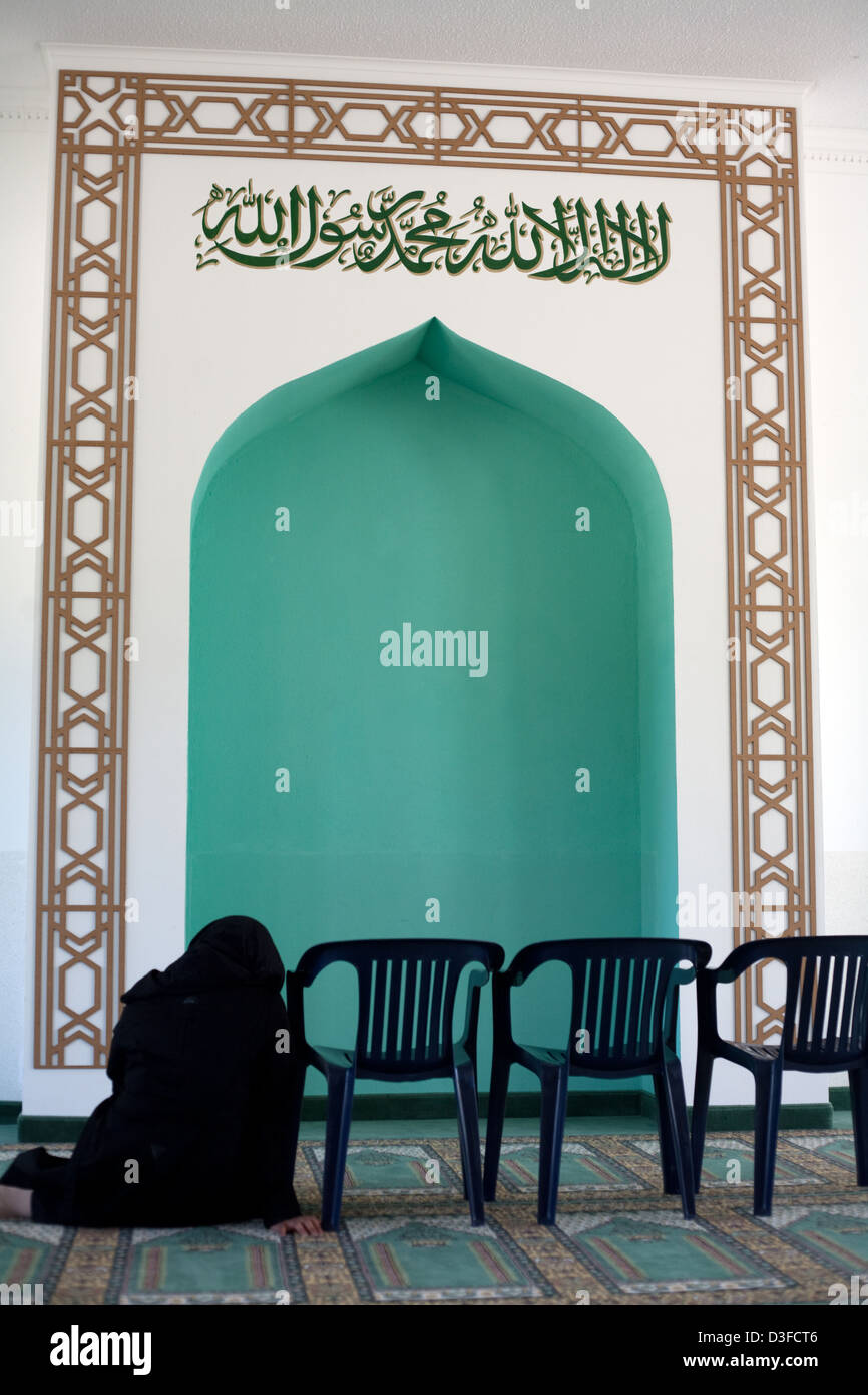 Mosque interior iman hi-res stock photography and images - Alamy