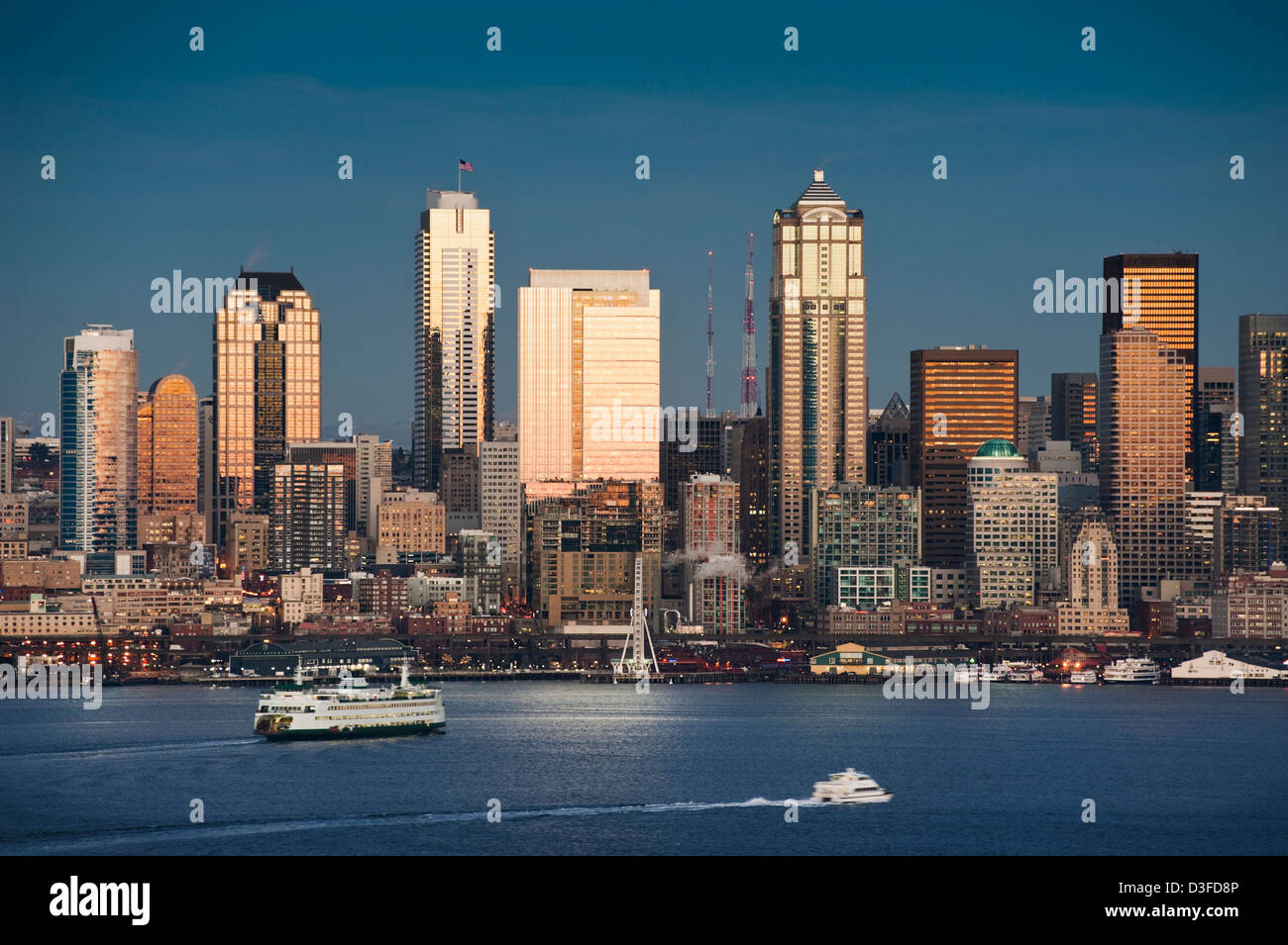 A beautiful Seattle, Washington sunset overlooking Elliott Bay with ...