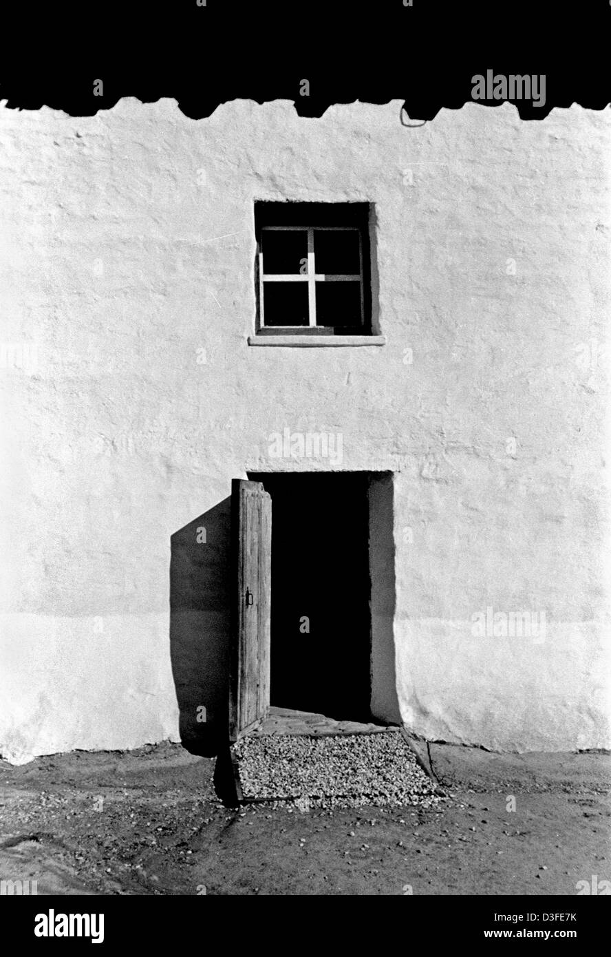 White adobe hi-res stock photography and images - Alamy