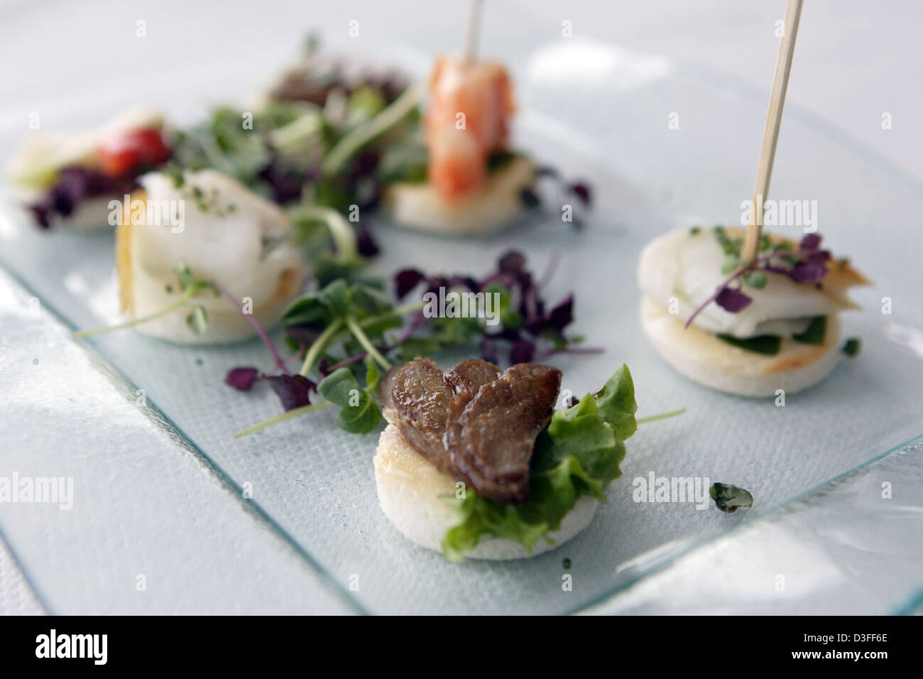 Receiving plates hi-res stock photography and images - Alamy