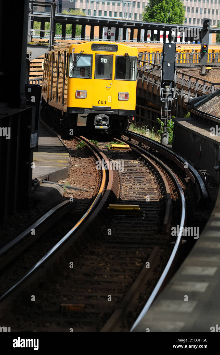 Berlin, Germany, train the underground line U2 BVG Gleisdreieck Stock ...