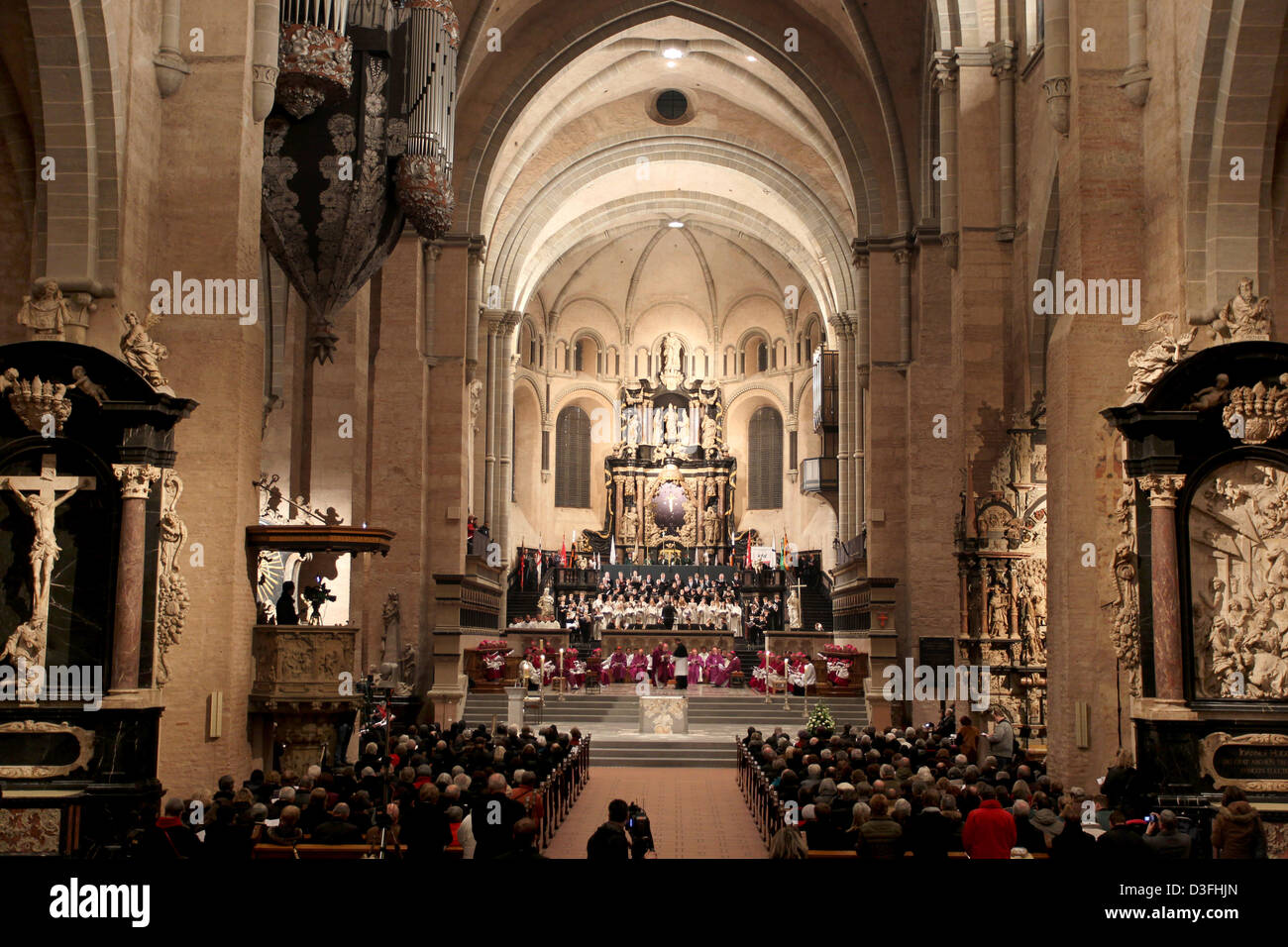 The bishops of the German Bishops Conference celebrate the opening mass ...