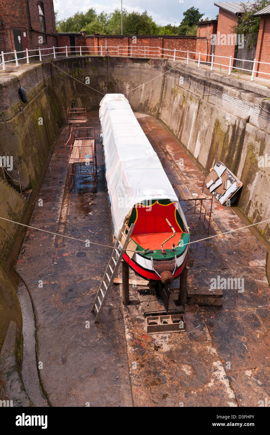 Working at docks hi-res stock photography and images - Alamy