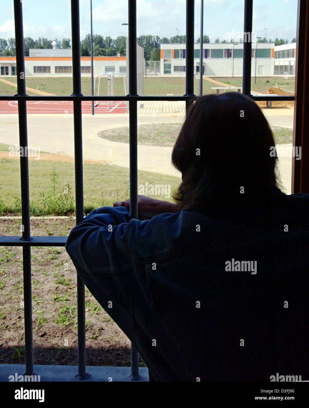 Inmate prison silhouette hi-res stock photography and images - Alamy