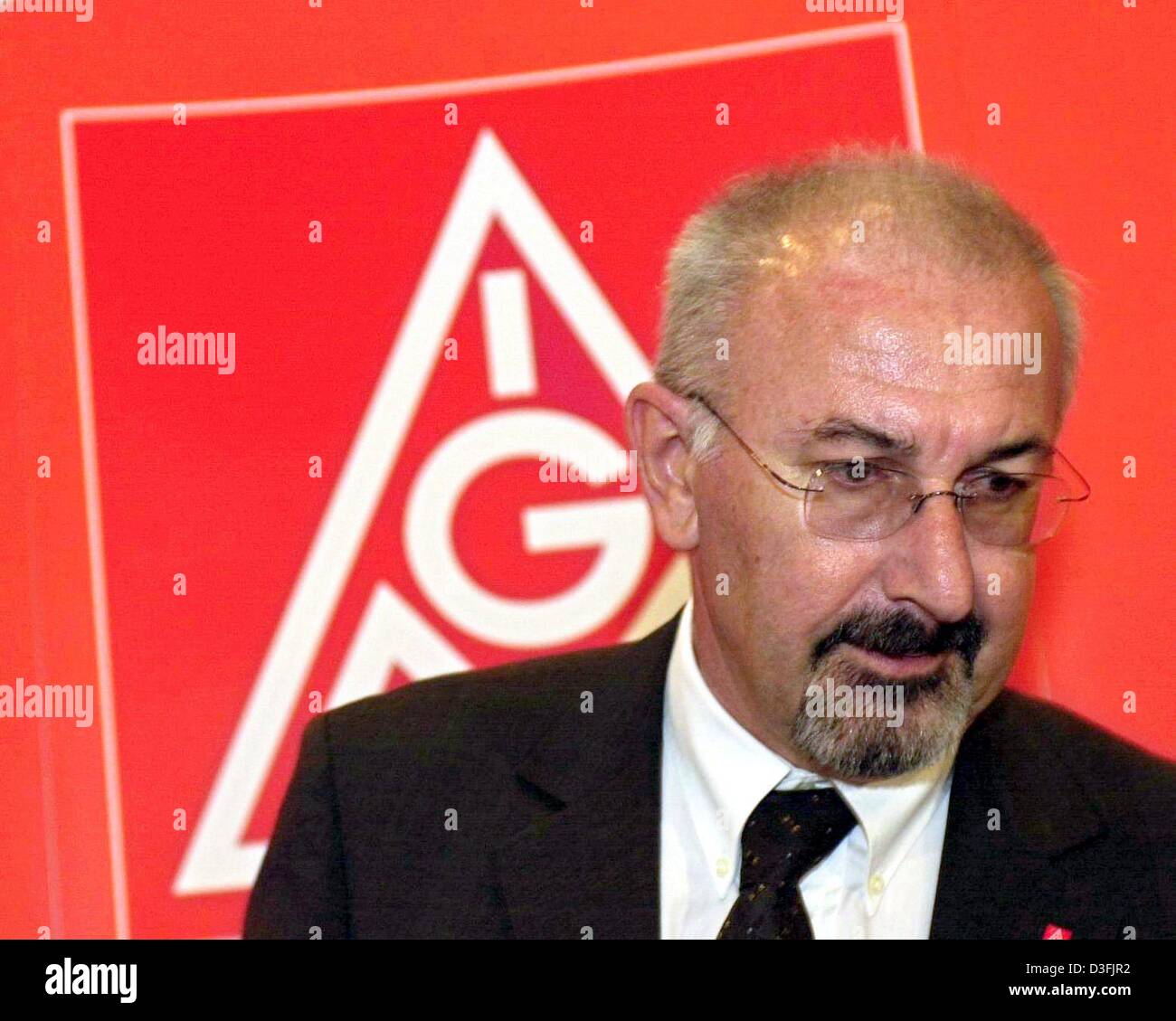 Labour rose logo hi-res stock photography and images - Alamy