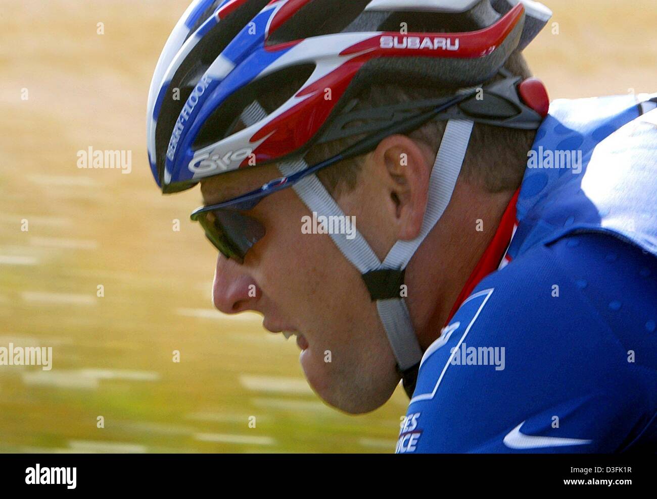 (dpa) - US cyclist Lance Armstrong (US Postal Service) wears a helmet ...