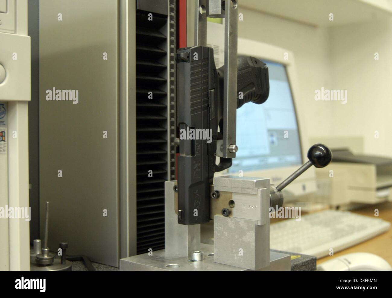 Close in weapon systems hi-res stock photography and images - Alamy