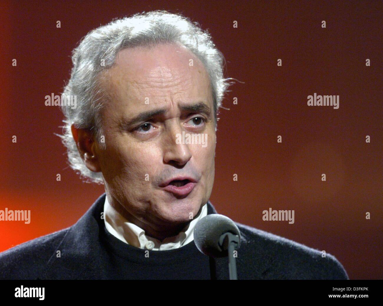(dpa) - Spanish tenor singer Jose Carreras pictured during the dress ...