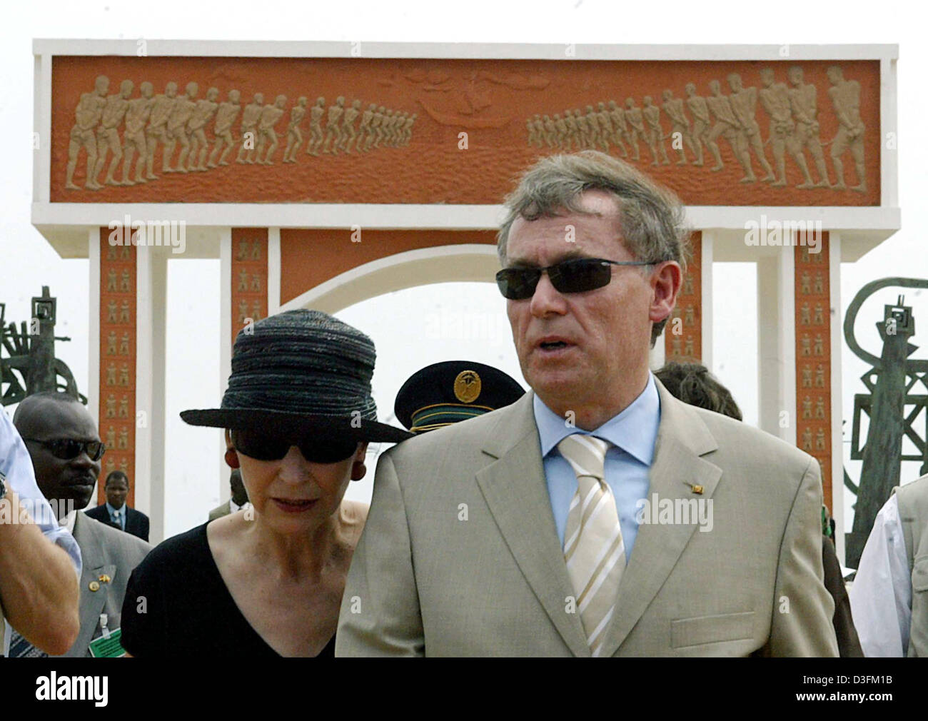 (dpa) - German President Horst Koehler and his wife Eva visit the Porte ...