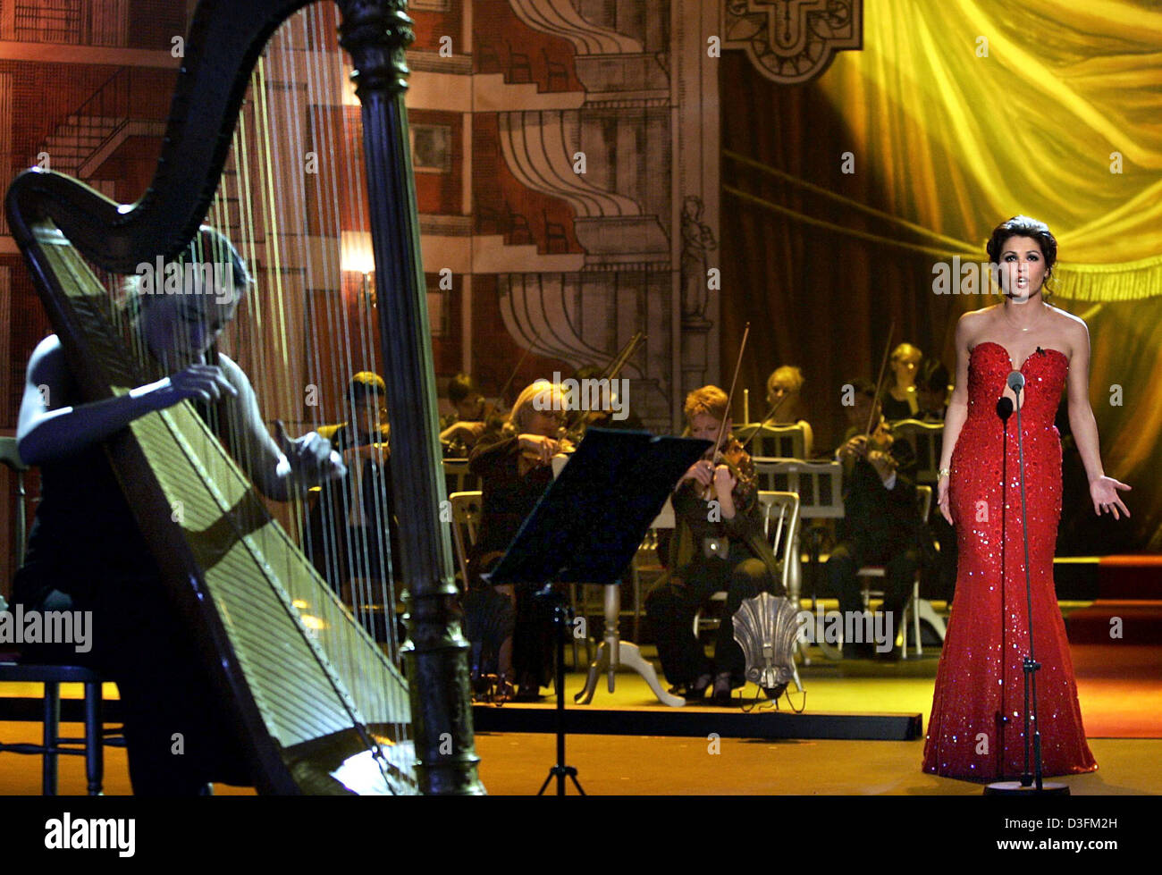 (dpa) - Russian opera star Anna Netrebko sings during the German ...