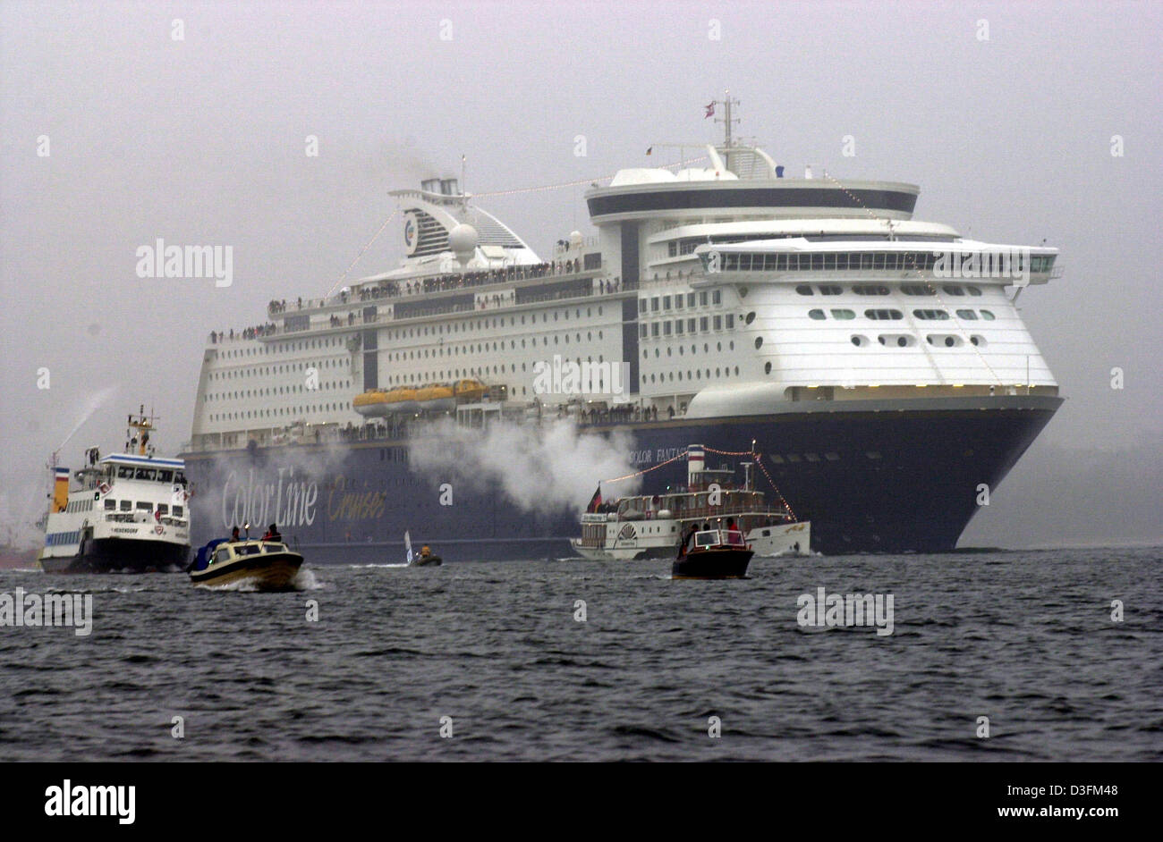 Restaurants on color line hi-res stock photography and images - Alamy