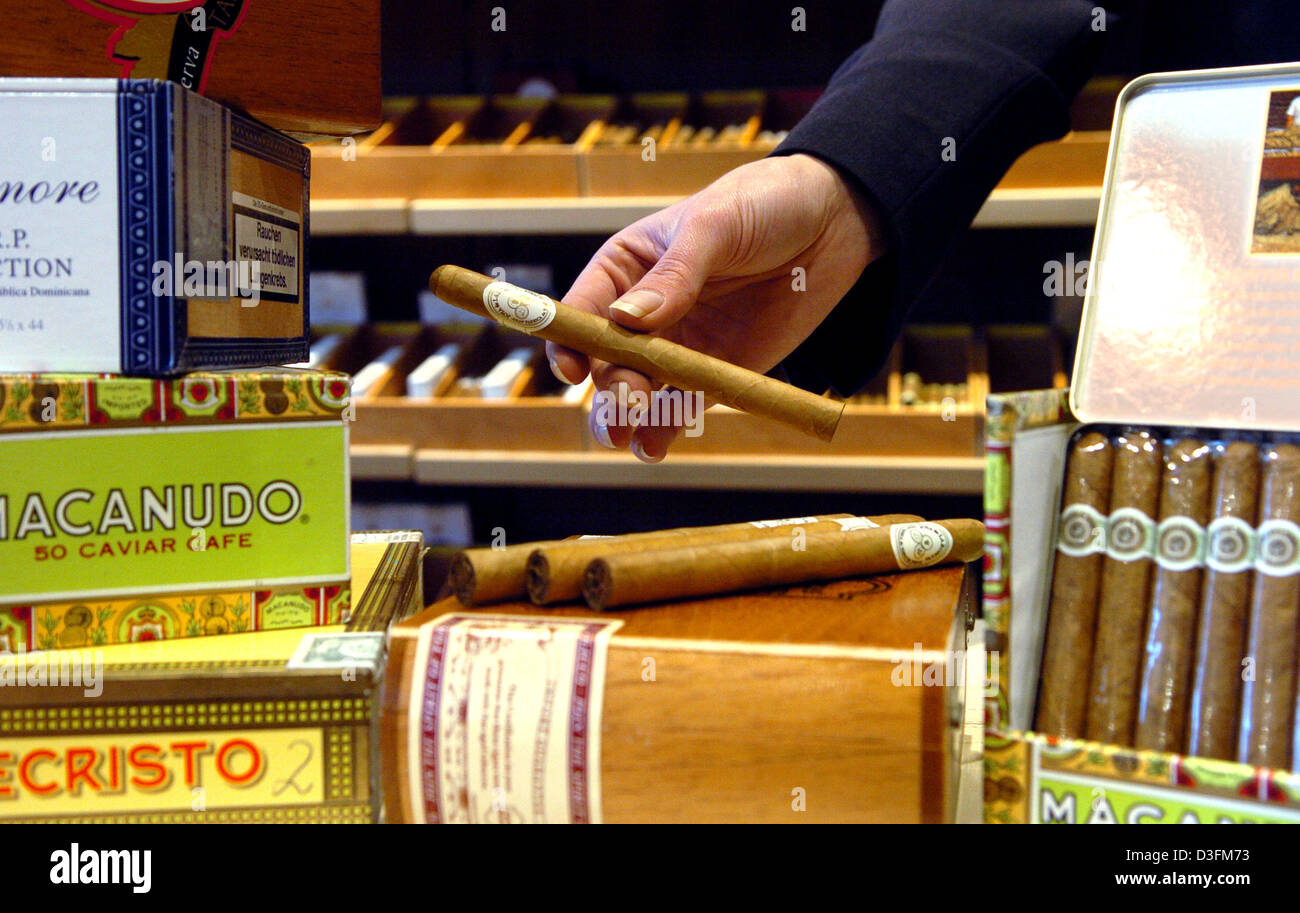 (dpa) - Manuela Klotzsche, Head of Berlin's cigar store CWI Cigar World ...