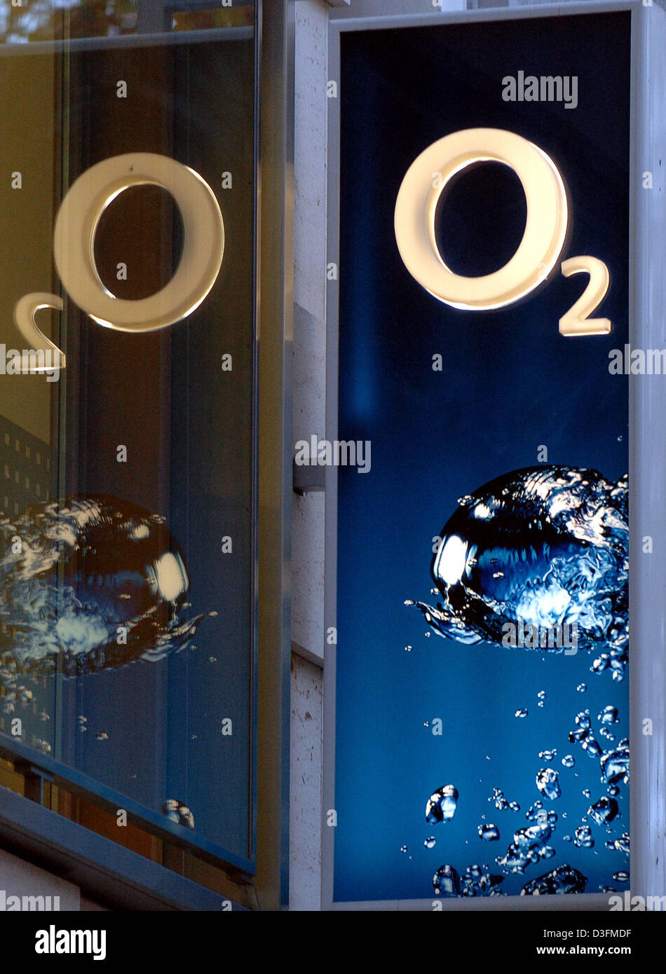 (dpa) - The logo of mobile network provider O2 is reflected in a ...