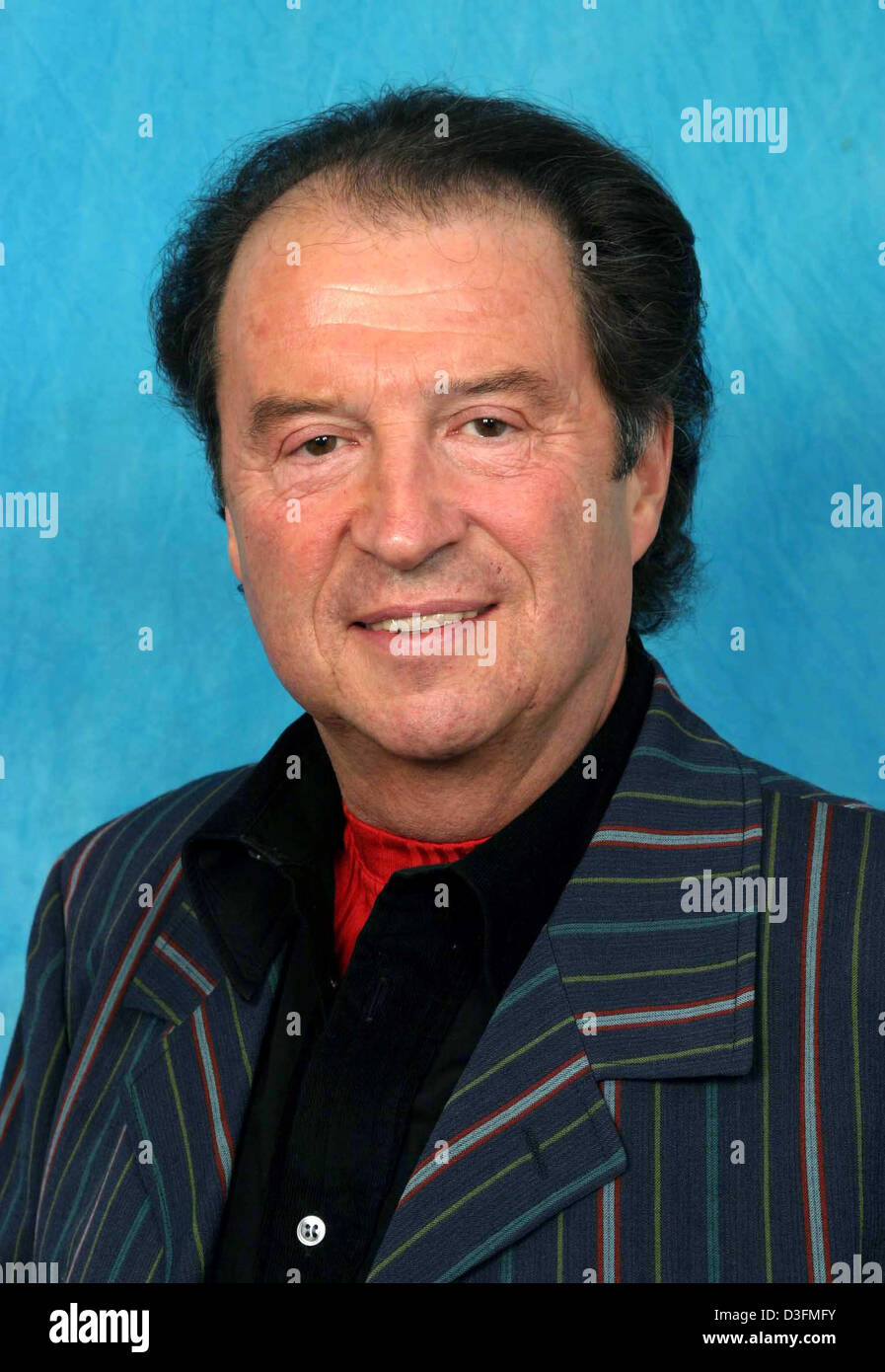 (dpa) - The photo shows British pop and rock singer Chris Andrews on ...