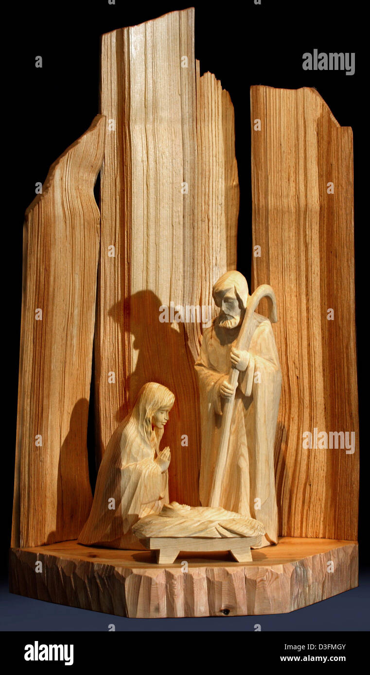 (dpa) - A nativity scene carved out of fir and pinewood, in Arnsfeld ...