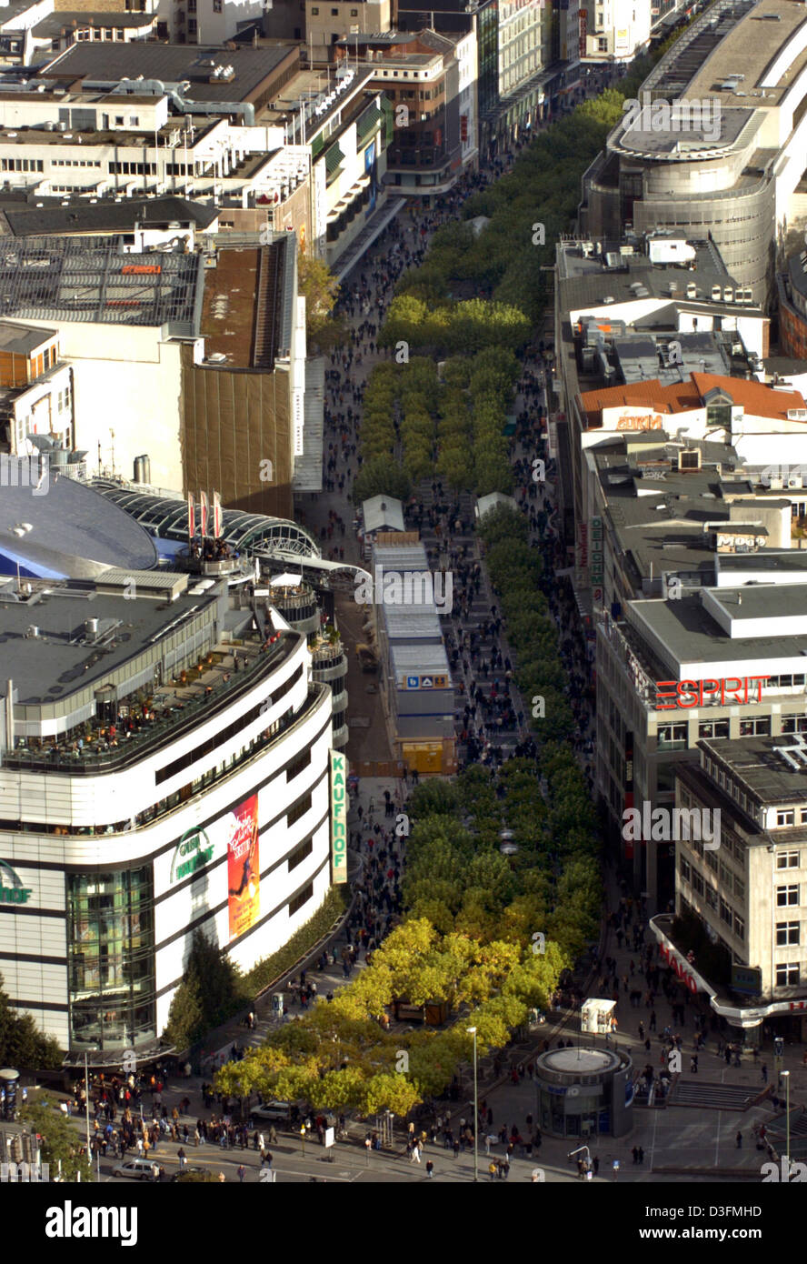 Zeil shopping street hi-res stock photography and images - Alamy