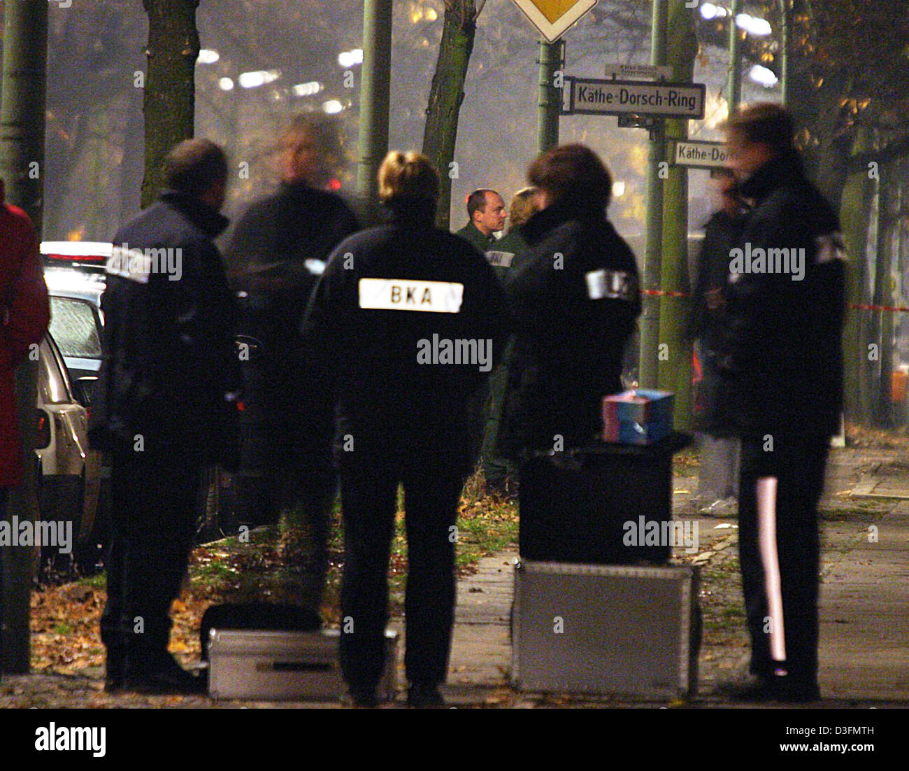 (dpa) - Officers of the German Federal Bureau of Criminal Investigation ...