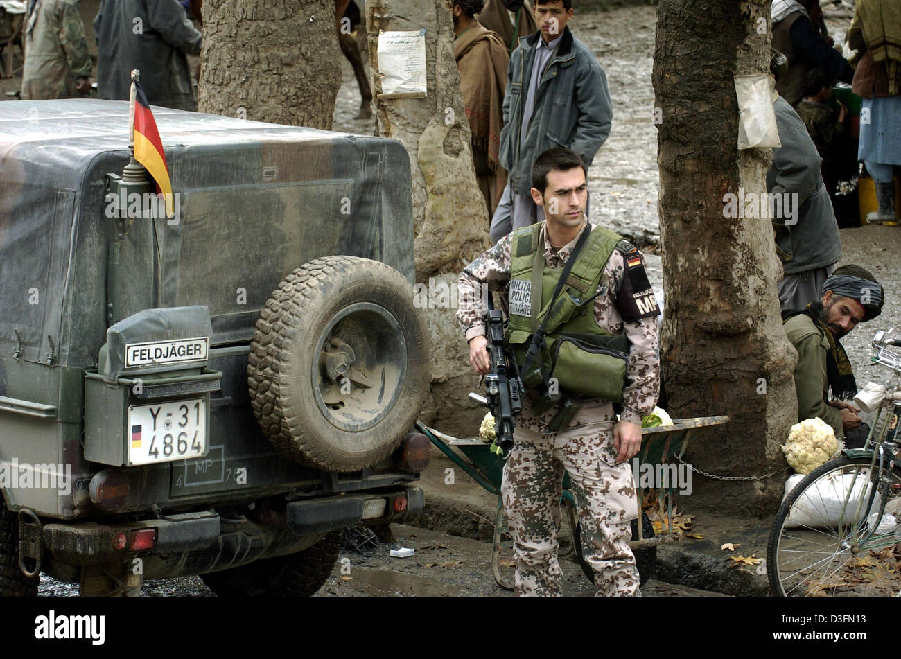(dpa) - A military policeman of the German Bundeswehr stands next to ... (dpa) - A military policeman of the German Bundeswehr stands next to ...