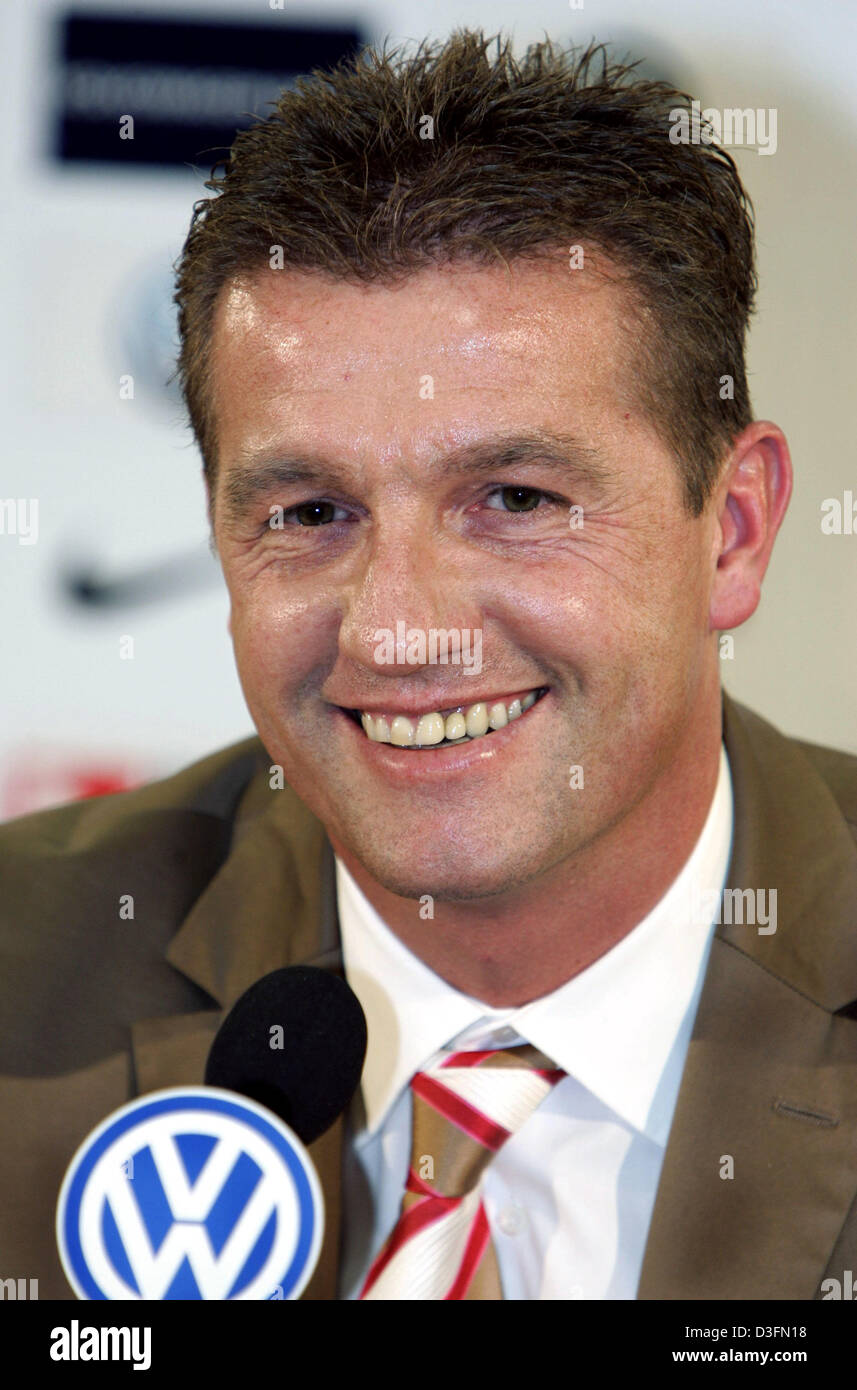 (dpa) - Thomas Strunz, incoming manager of German Bundesliga soccer ...