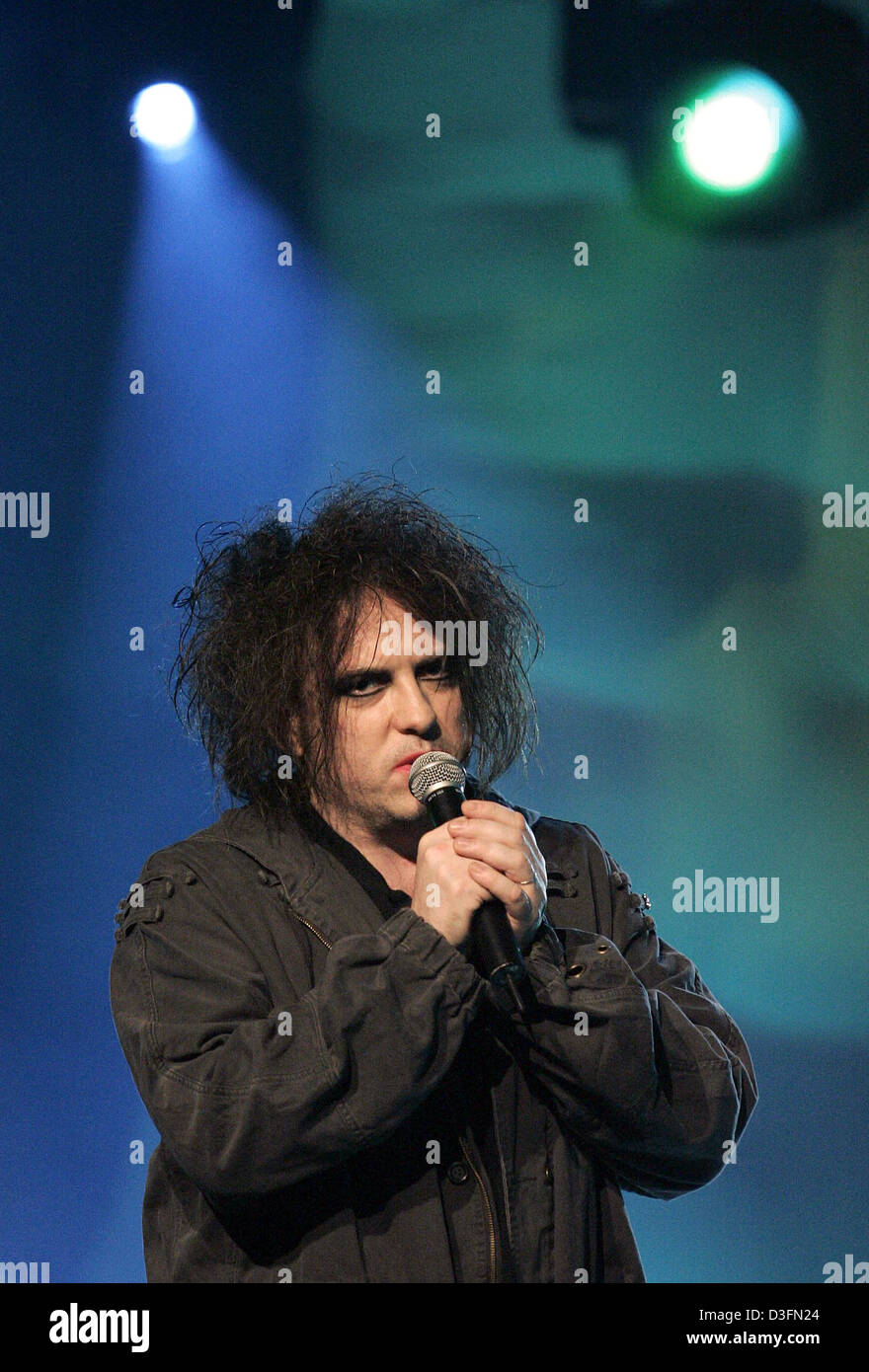 Arts culture entertainment ace music celebrities singing lights facial ...