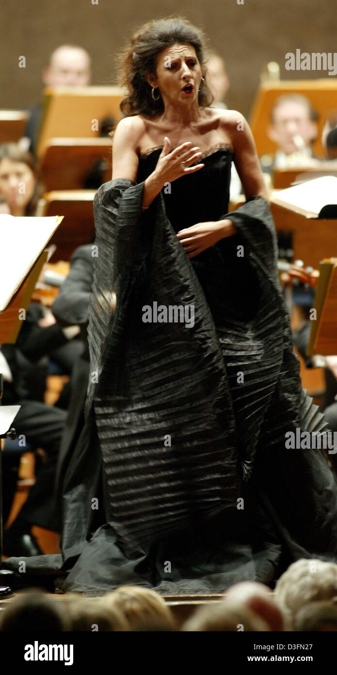 Dpa soprano singer lucia aliberti hi-res stock photography and images ...