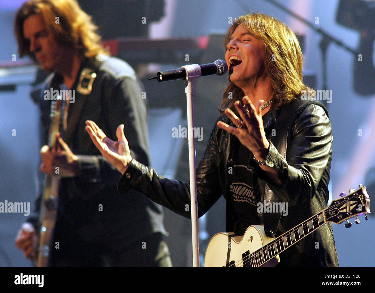 (dpa) - Swedish rock group Europe - on the right side singer Joe ...