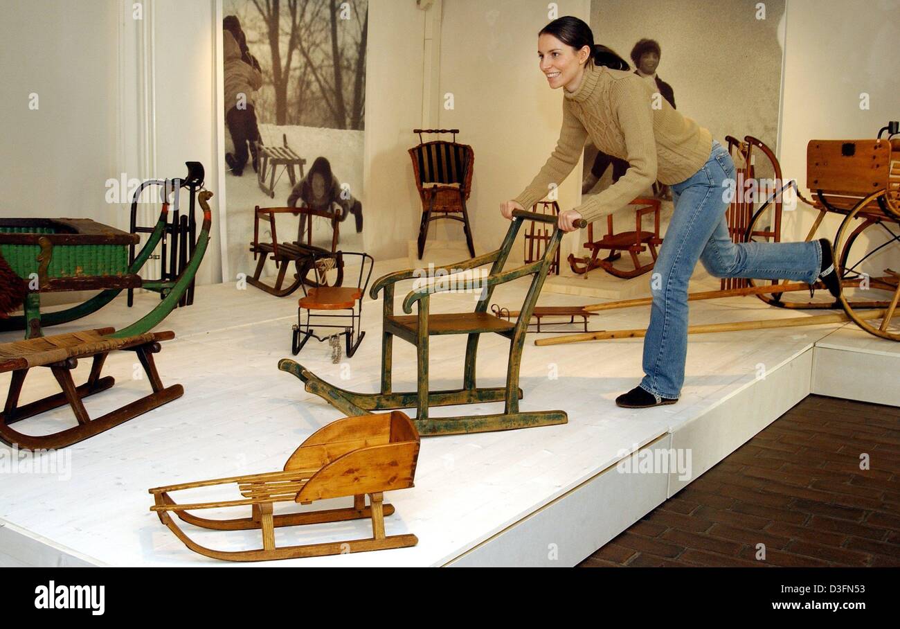 (dpa) - Maria presents a push sleigh made of wood from the Spreewald ...