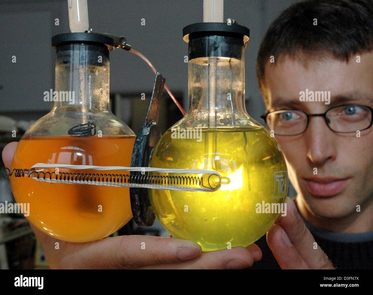 (dpa) - Chemical engineer Uwe Schroeder demonstrates the model of a so ...