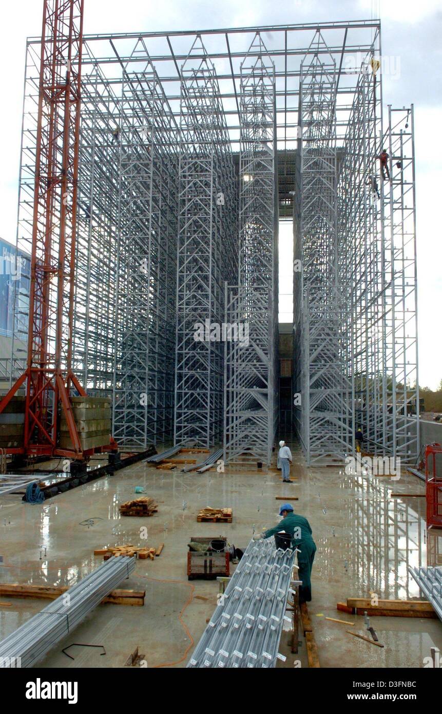 2004 the new facility hi-res stock photography and images - Alamy