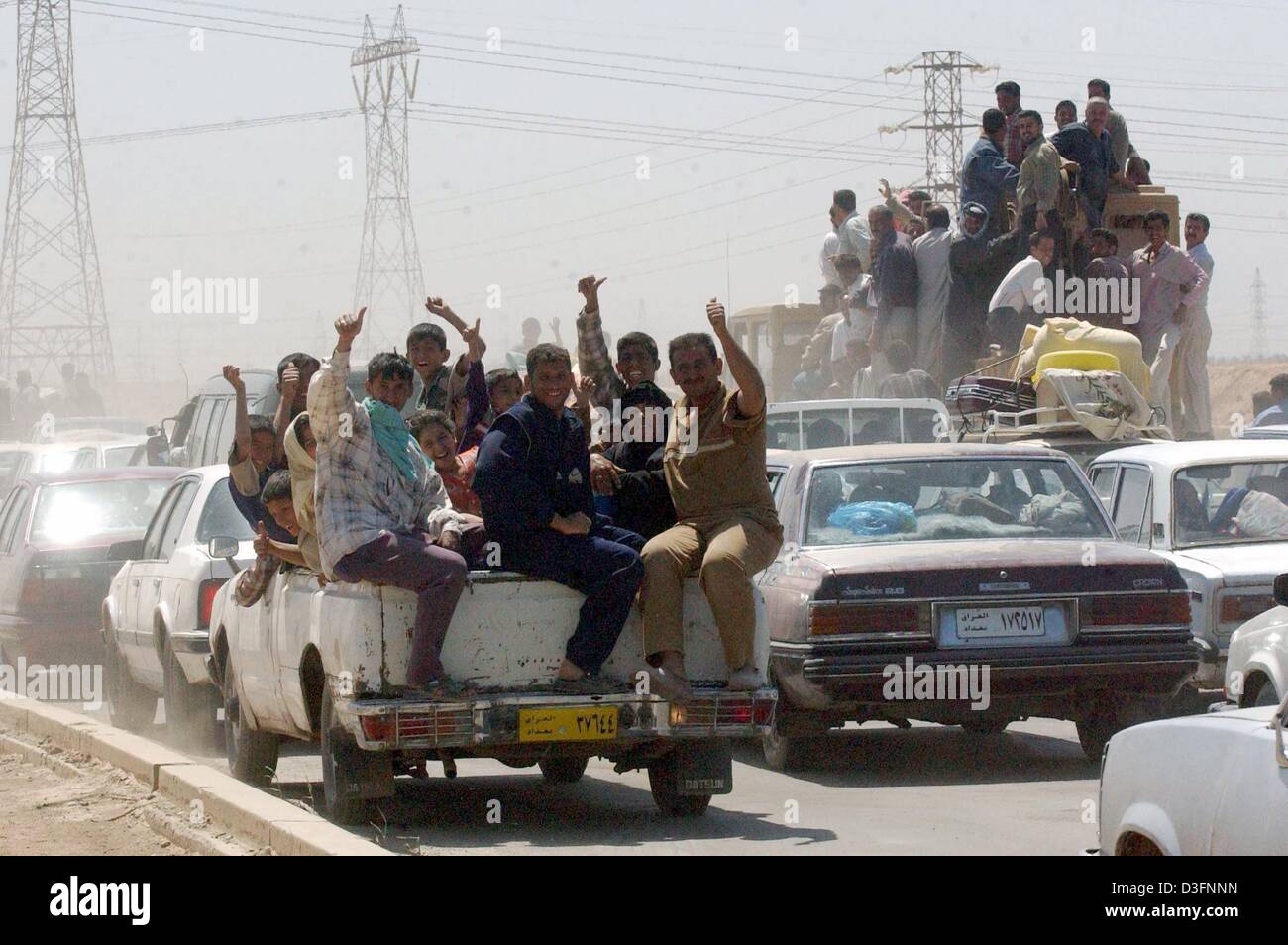 (dpa) - Some thousands of Iraqi's return to Baghdad, 11 April 2003. US ...