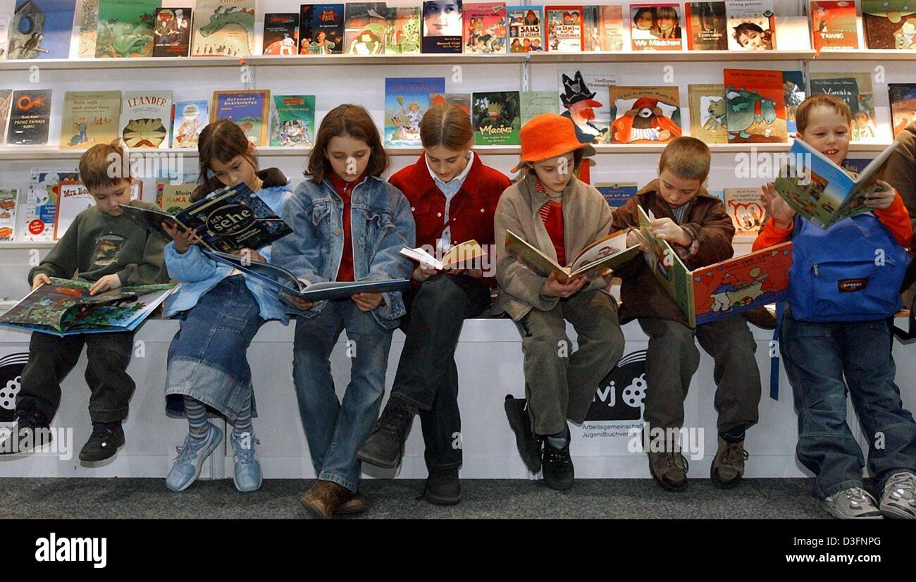 Bookfair children fair hi-res stock photography and images - Alamy