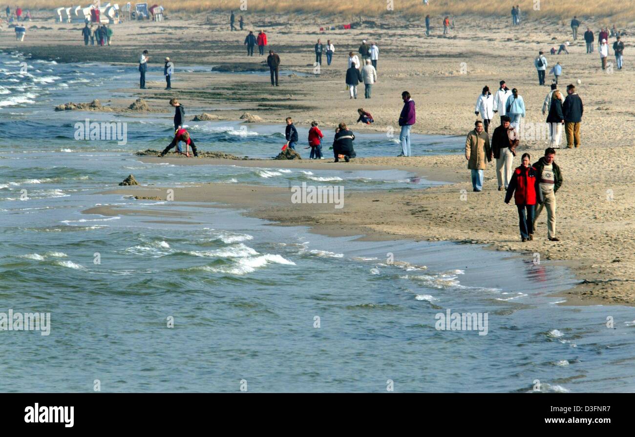 Take a walk on the beach hi-res stock photography and images - Alamy