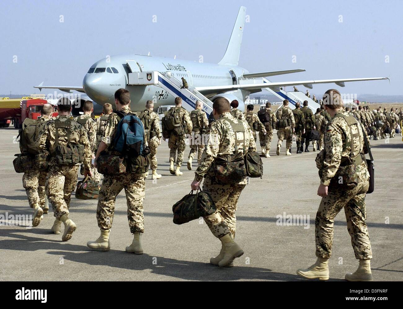 Modern tanks hi-res stock photography and images - Alamy