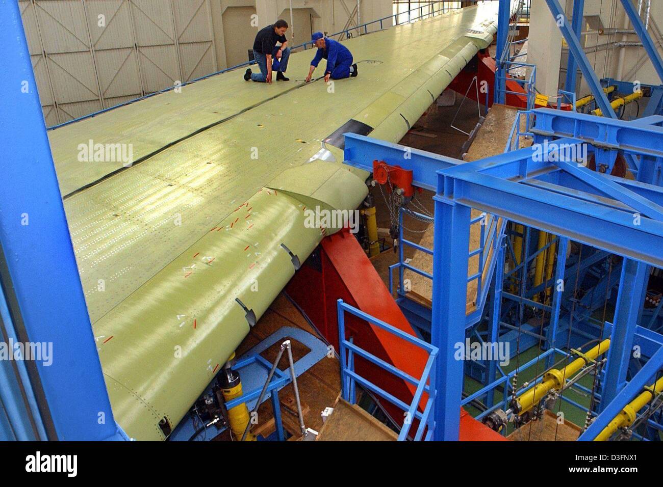 (dpa) - Two emplopyees of the 'IMA Materialforschung und ...