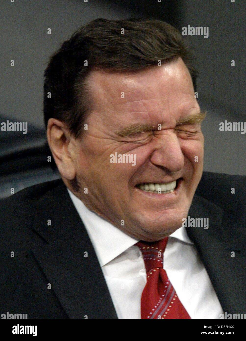 (dpa) - German Chancellor Gerhard Schroeder pulls a face while ...