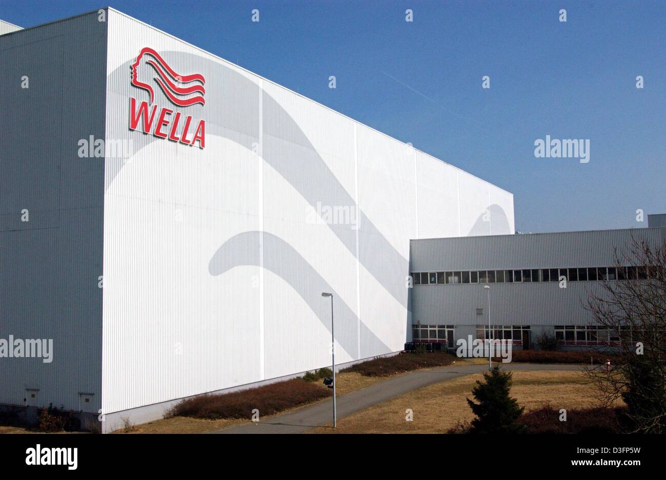 (dpa) - A big warehouse of the German cosmetics corporation Wella is ...
