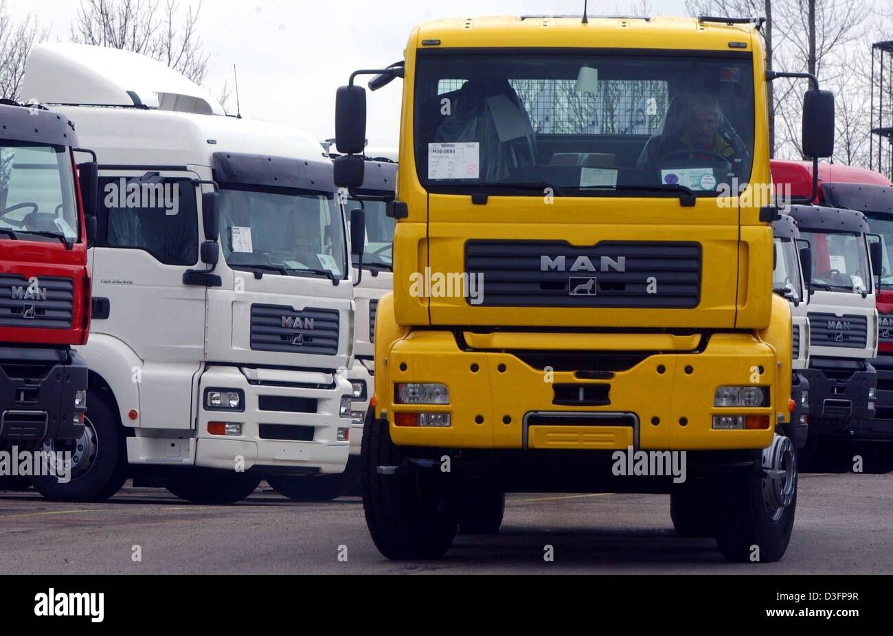 Man looks new vehicles hi-res stock photography and images - Alamy