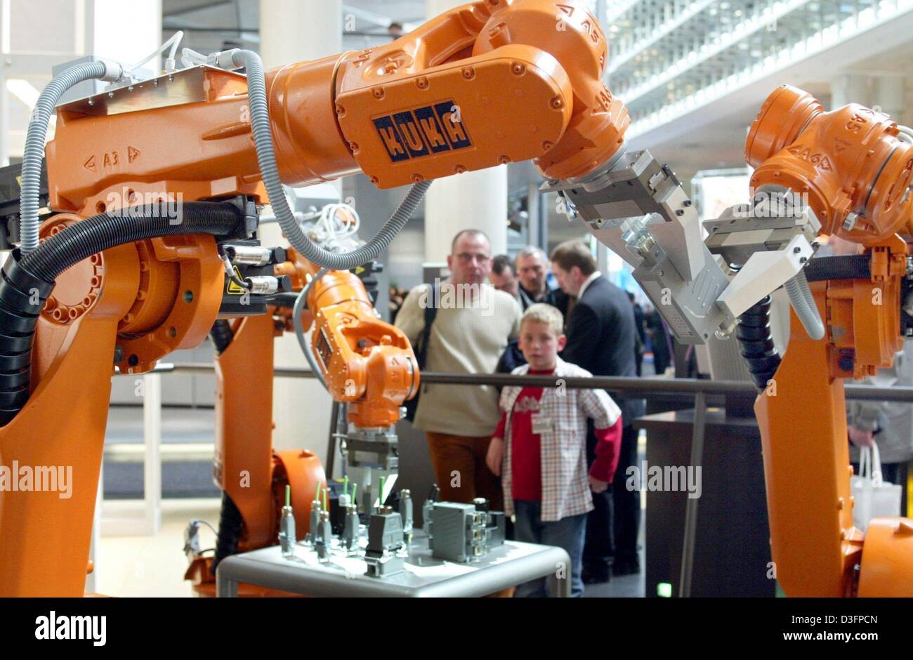 (dpa) - Visitors look at the precise configuration of a group of ...