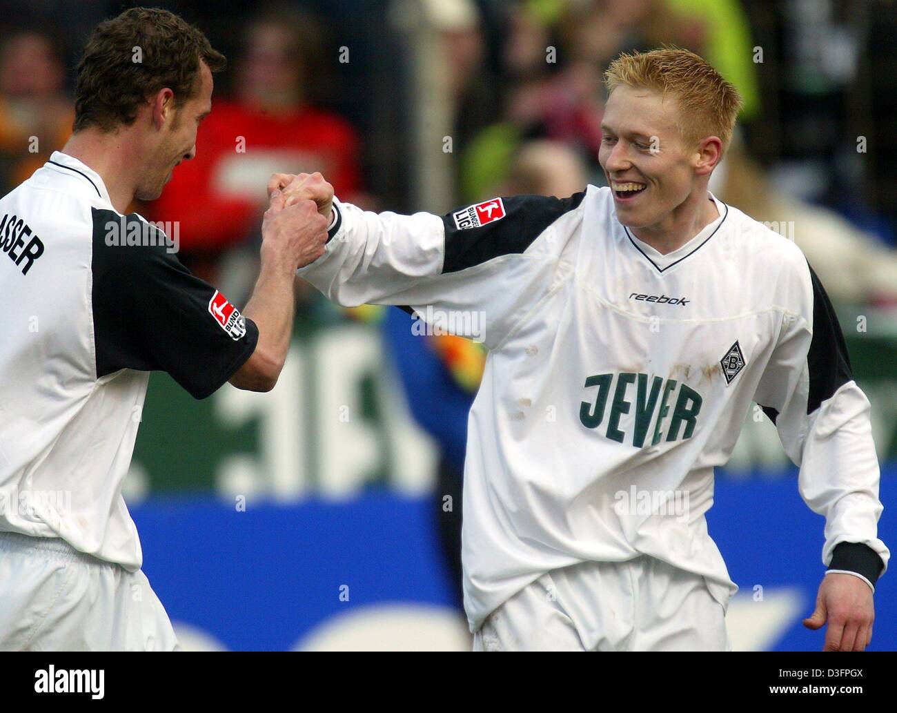 Sports spo soccer smiling gesture handshake germany hi-res stock ...