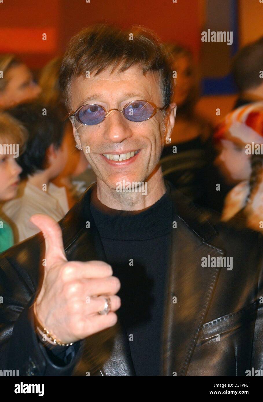(dpa) - Australian pop singer Robin Gibb of the legendary 'Bee Gees ...