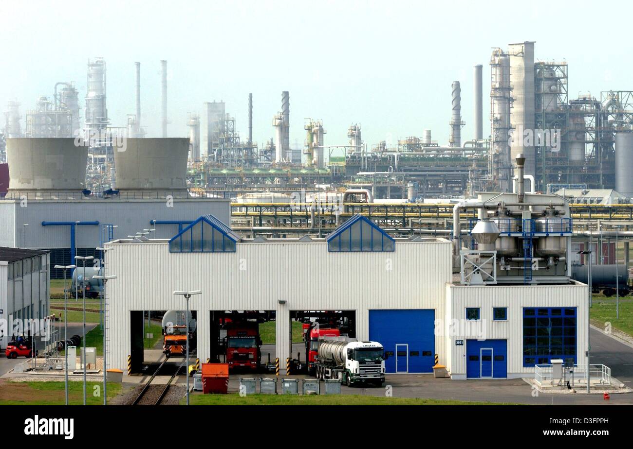 (dpa) - A view of the cleaning station of the Infraleuna, a company for ...